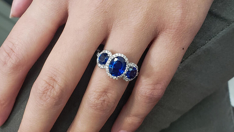 Choosing the Perfect Sapphire Engagement Ring for Her | Fashonation